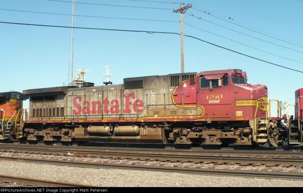 BNSF 690